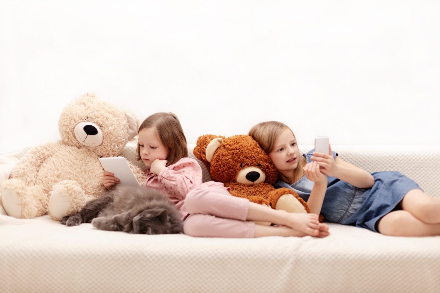 The “Safe Sleepover Talk” Every Parent Should Have (But Most Don’t)